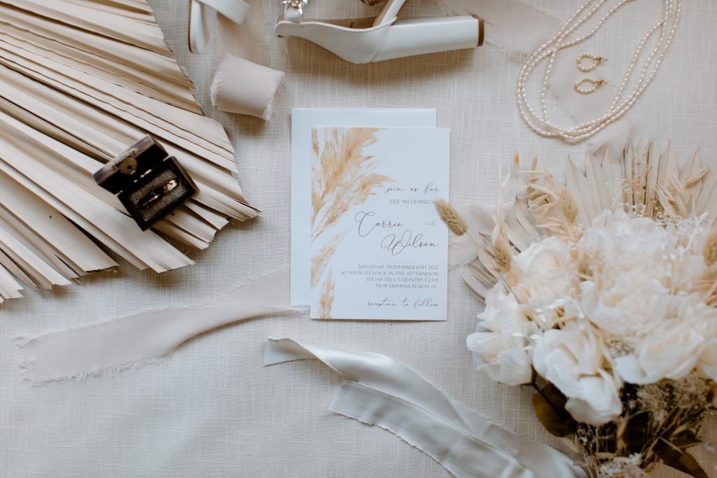 5 Ways to Include A Family Heirloom in Your Wedding - I Said Yes!