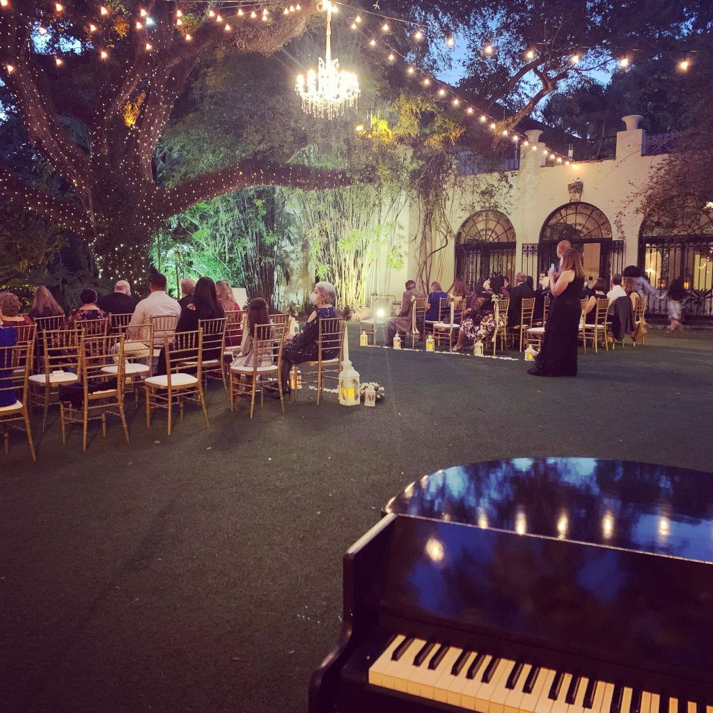 How to Add Dueling Pianos Entertainment to Your Wedding - I Said Yes!